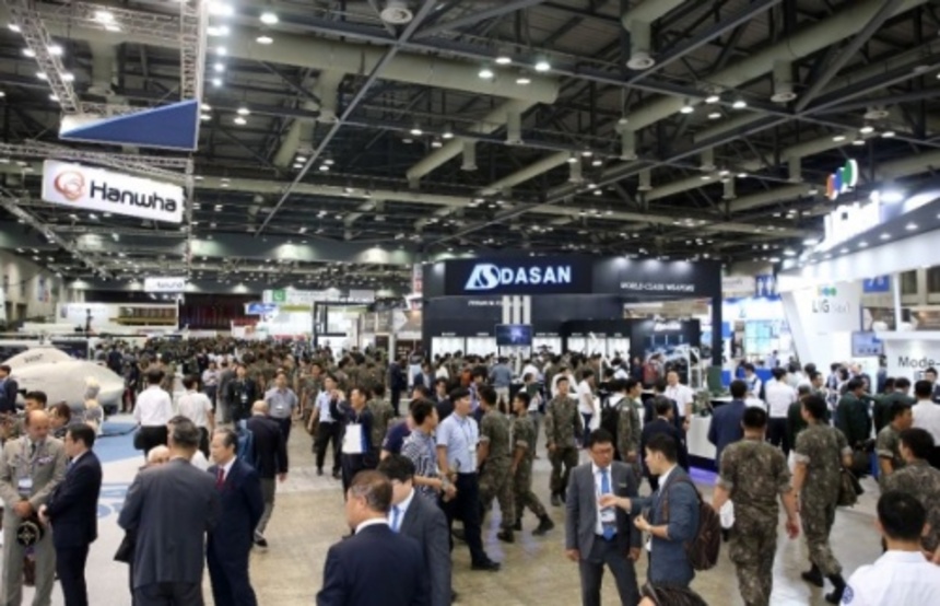 10년 쌓은 DX코리아 버리고 KADEX 2024로…그 앞에 드리운 장애물 셋 | 비즈한국