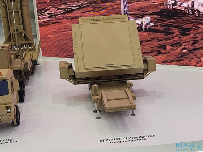 LIG넥스원·한화 합작한 L-SAM, 차세대 수출 기대주 급부상 | 비즈한국
