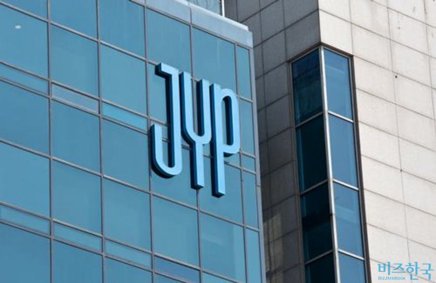 [단독] '비챠 멤버와 소송' JYP, 미국 법인명 변경…북미 전략 수정하나 | 비즈한국